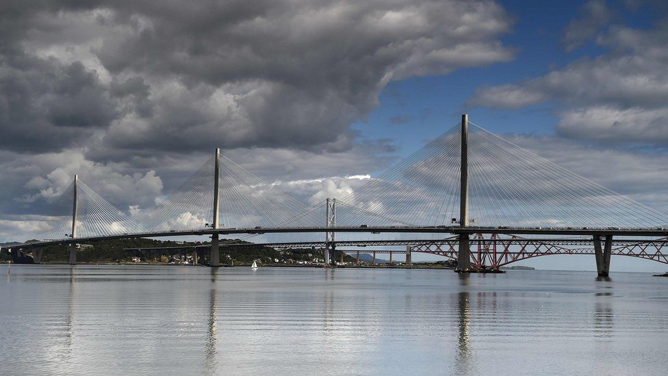 Queensferry Crossing 'more reliable' than old Forth Road bridge - BBC News