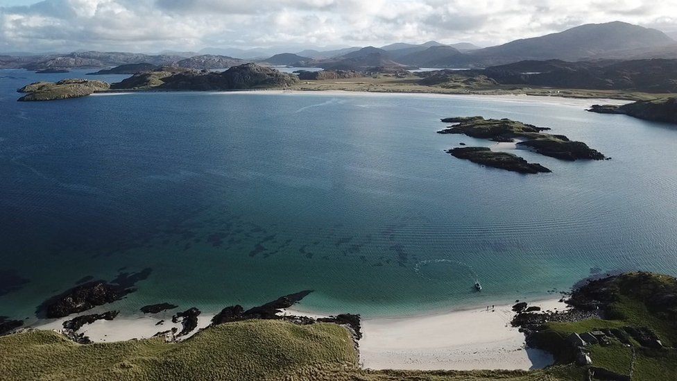The Hebrides' wild swimming 'real-life' mermaid - BBC News