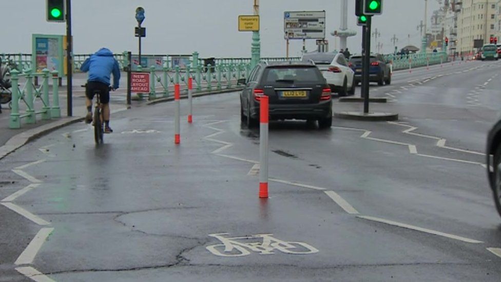 Brighton and Hove City Council decides to close cycle lane - BBC News