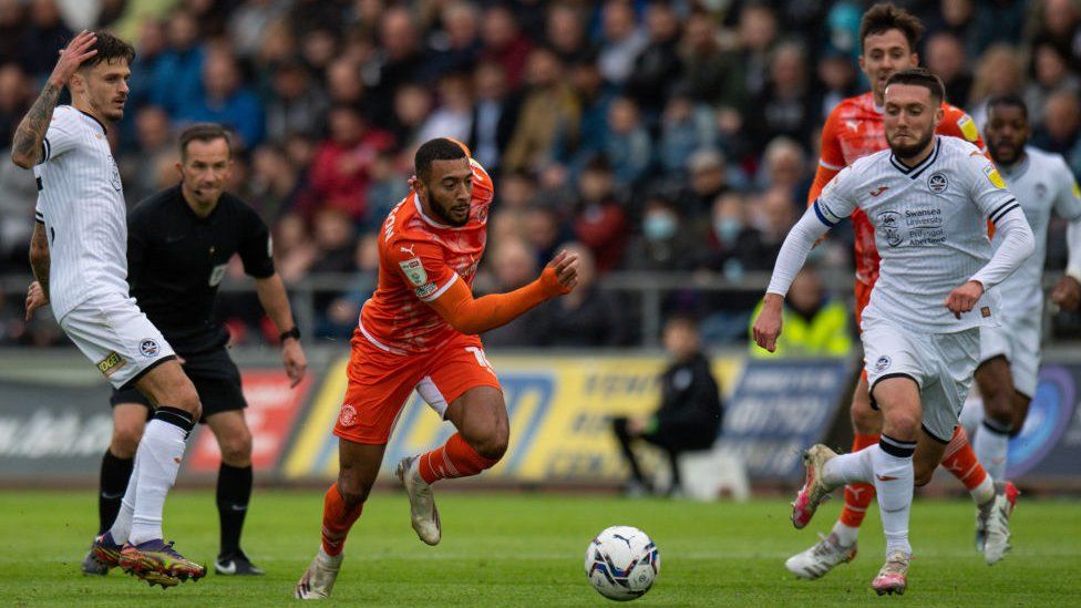 Y Bencampwriaeth: Abertawe 1-1 Blackpool - BBC Cymru Fyw