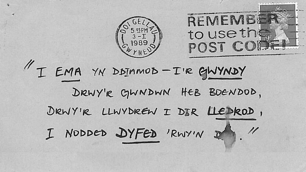 Dim angen cod post yng ngwlad beirdd a chantorion, enwogion o fri ...