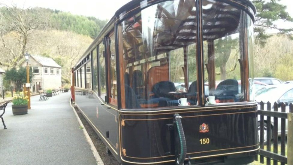 Ffestiniog Railway gets new £600,000 heritage train - BBC News