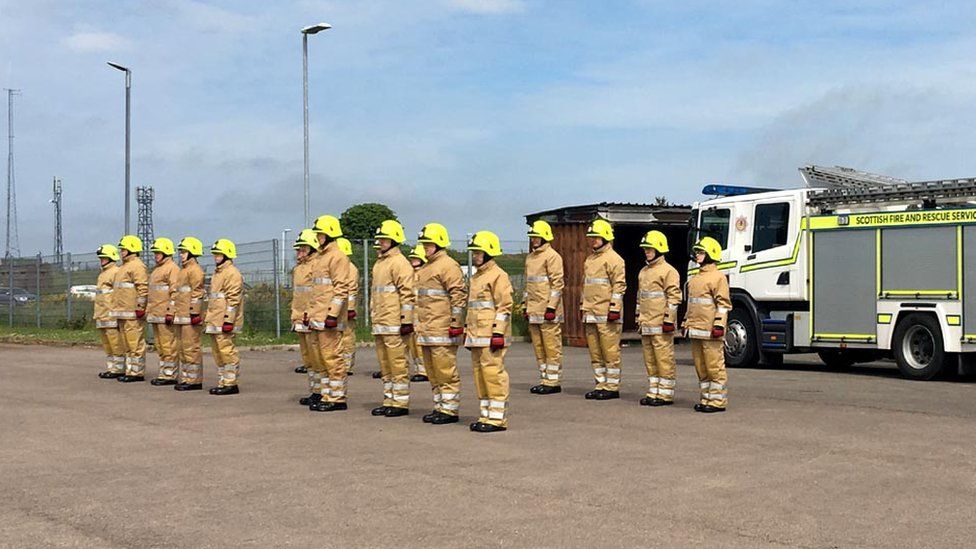 New firefighting recruits to start work in Aberdeen - BBC News