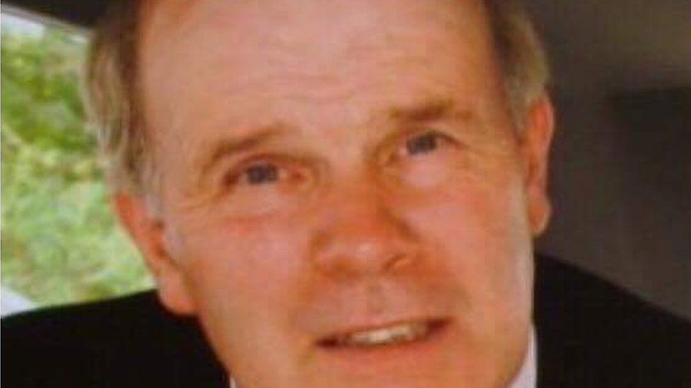 Man 'crushed to death by Land Rover' on Ruthin farm - BBC News