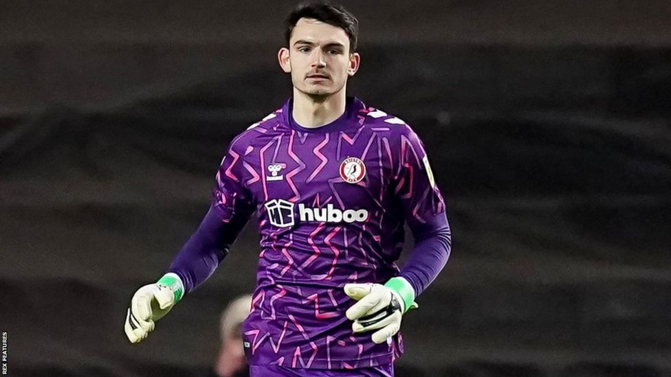 Max O'Leary: Goalkeeper signs new three-and-a-half-year Bristol City ...