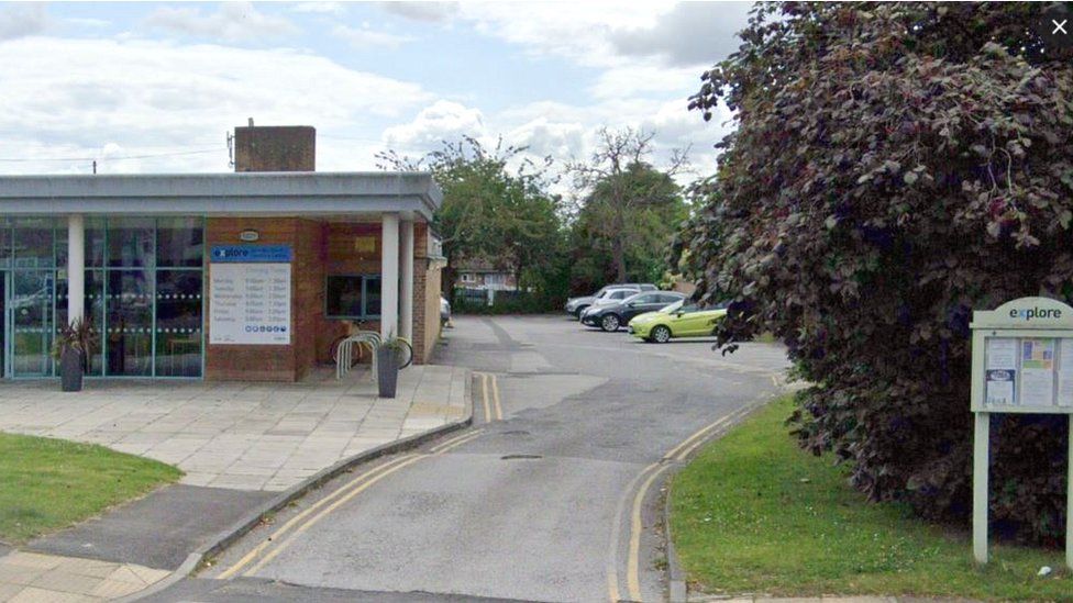 York: Row over proposed £600,000 cuts to library services - BBC News