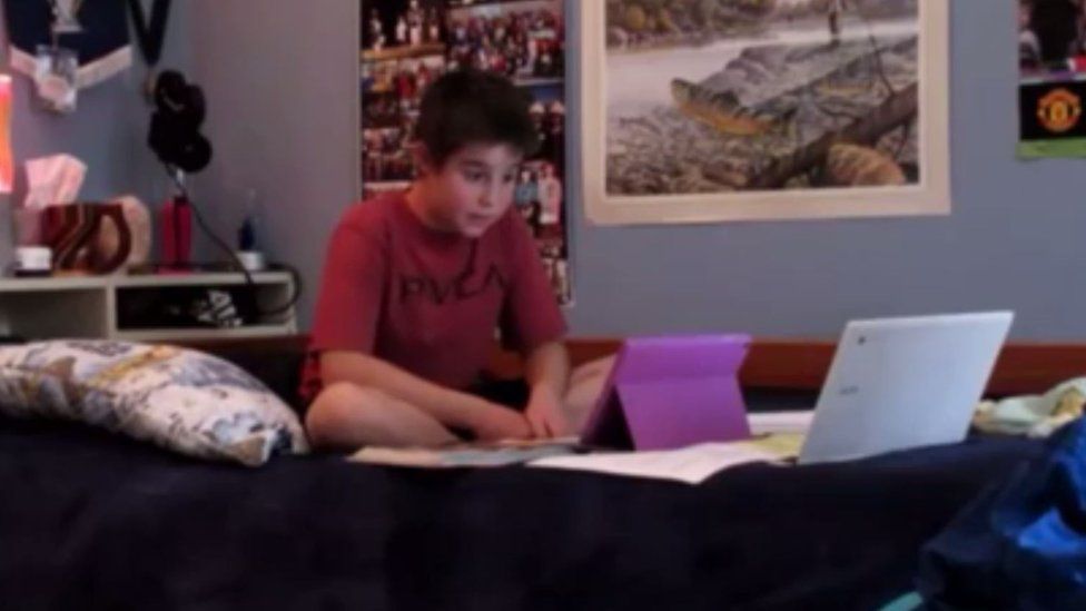 US cancer teen leads out Leicester City before win - BBC News