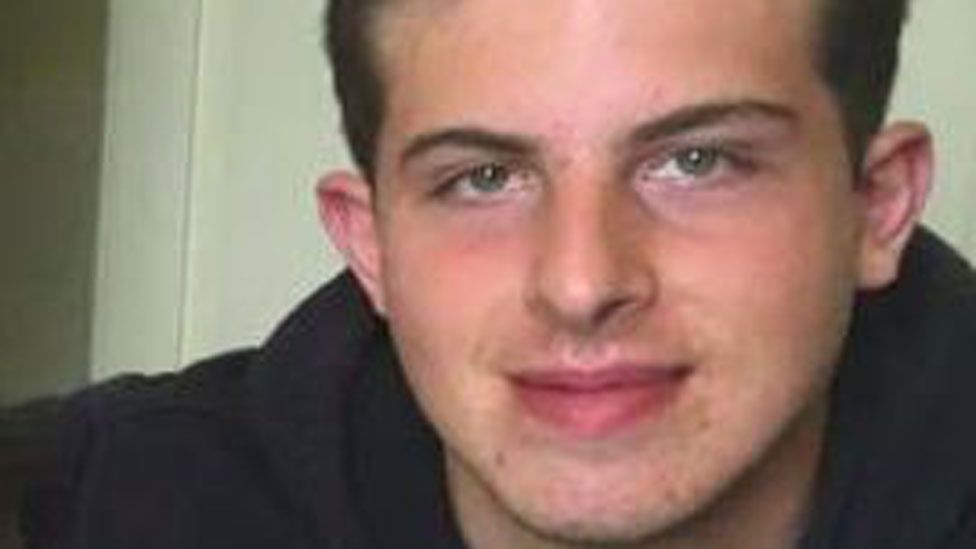 Sheffield student Thomas Rhodes died 'in hotel fall' - BBC News