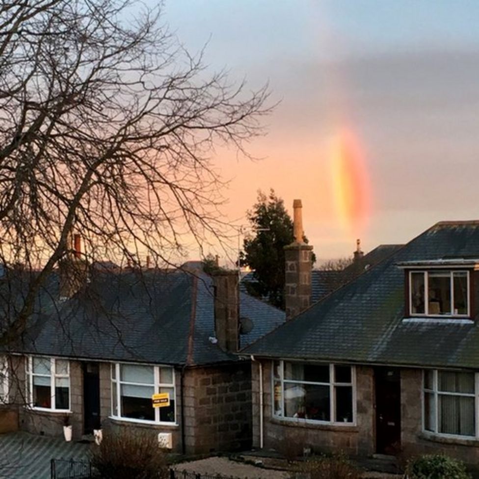 Rare 'UFO clouds' and rainbow captured in north east Scotland - BBC News