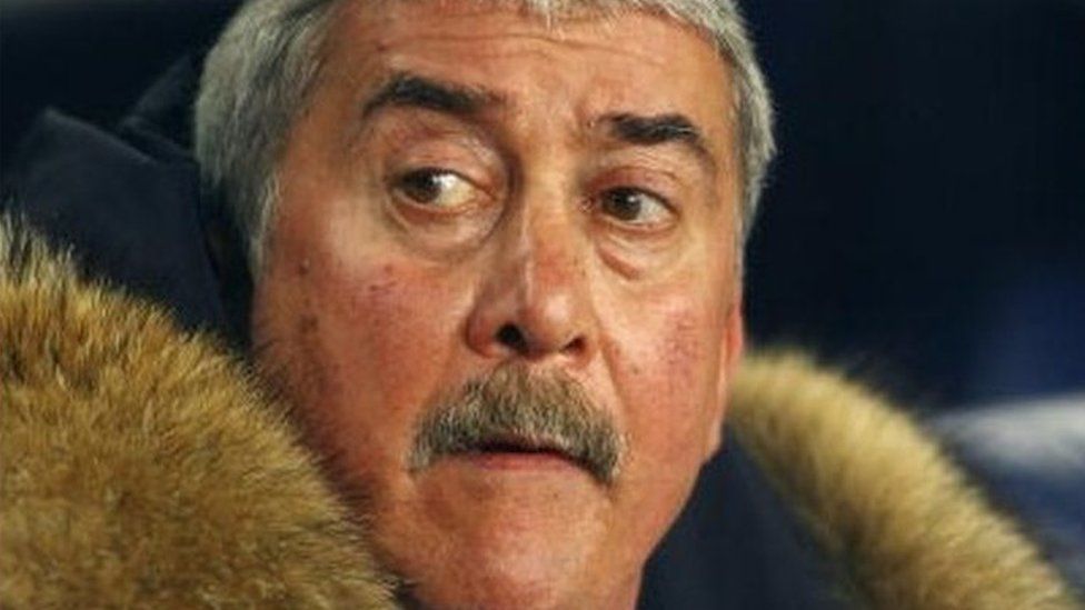 David Moores: Arrests over robbery of ex-Liverpool owner - BBC News