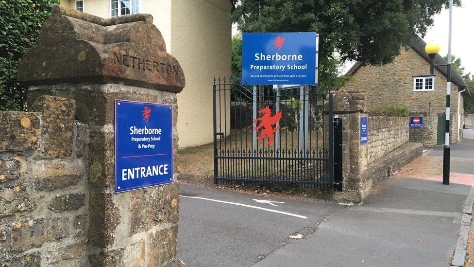 Sherborne Preparatory School 'locked down' over knife scare - BBC News