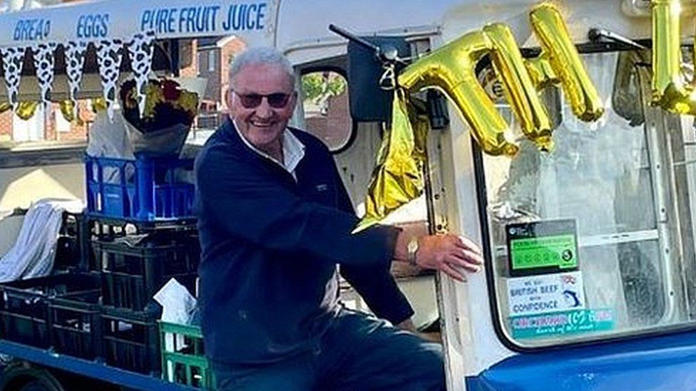 'Britain's oldest' milkman's coffin travels on milk float - BBC News