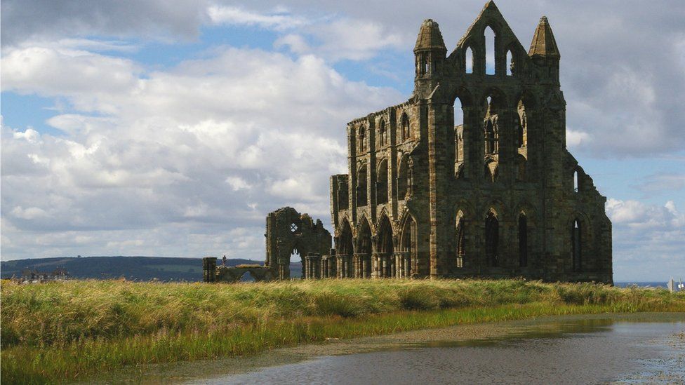 Man died in vehicle fire at Whitby Abbey car park, inquest hears - BBC News