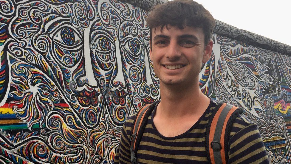 Myfyriwr yn chwilio am enwau Cymraeg i glefydau angheuol - BBC Cymru Fyw