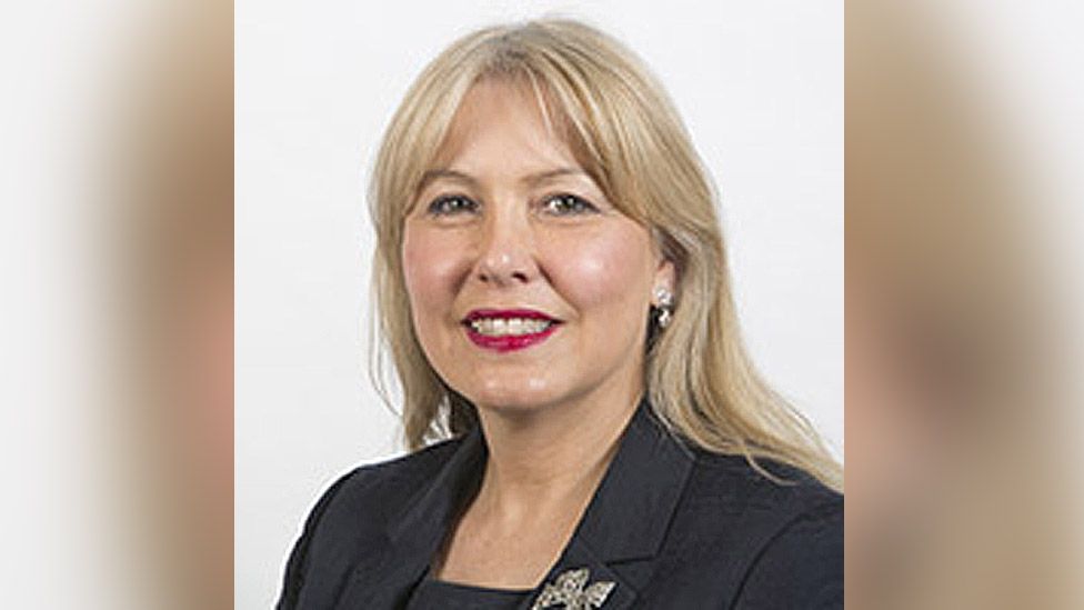 Edinburgh councillor Lezley Cameron claimed £1,500 in taxi fares - BBC News