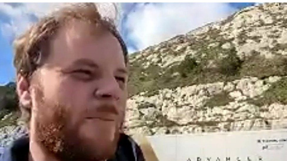 Ysgolion o Gymru yn parhau i gael trafferthion yn Dover - BBC Cymru Fyw