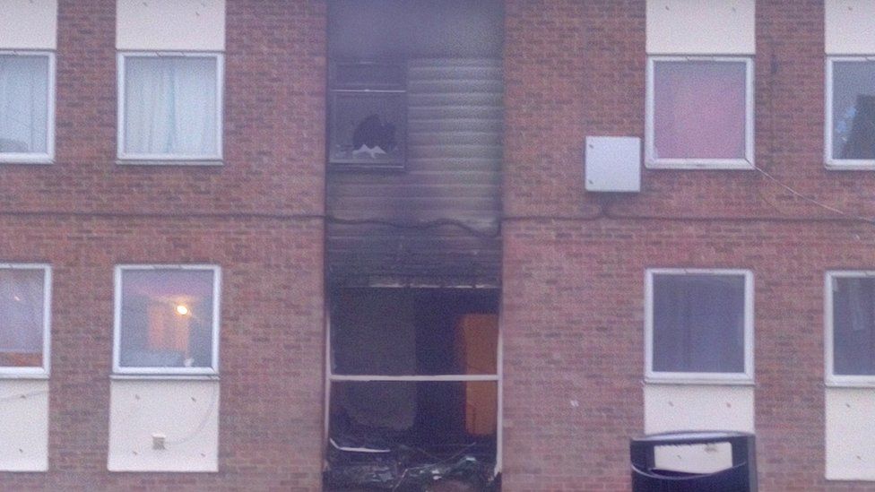 Devizes flats fire: Woman dies in suspected arson attack - BBC News
