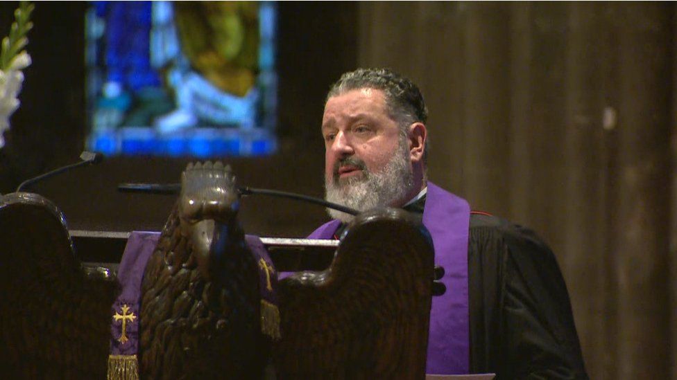 Pipers and silence mark Scotland's moment of reflection - BBC News