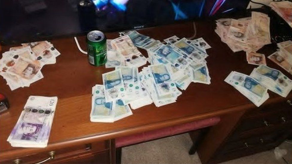 Nottingham money launderers caught with £270,000 in cash - BBC News
