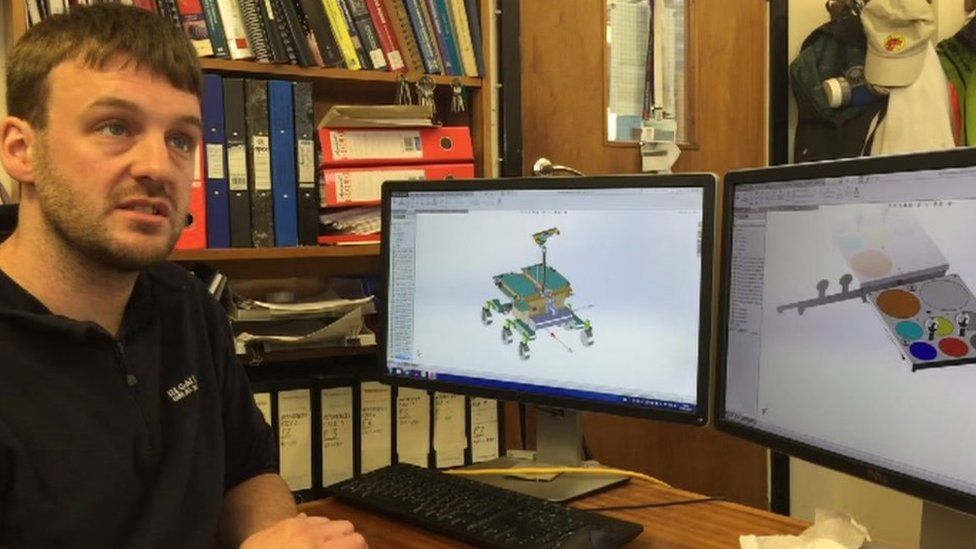 The robot taking stained glass and a 'selfie' mirror to Mars - BBC News