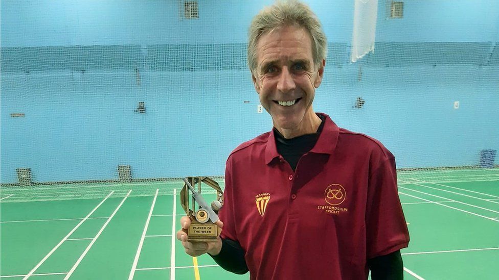 Friends' CPR keeps Staffordshire cricketer alive during match - BBC News