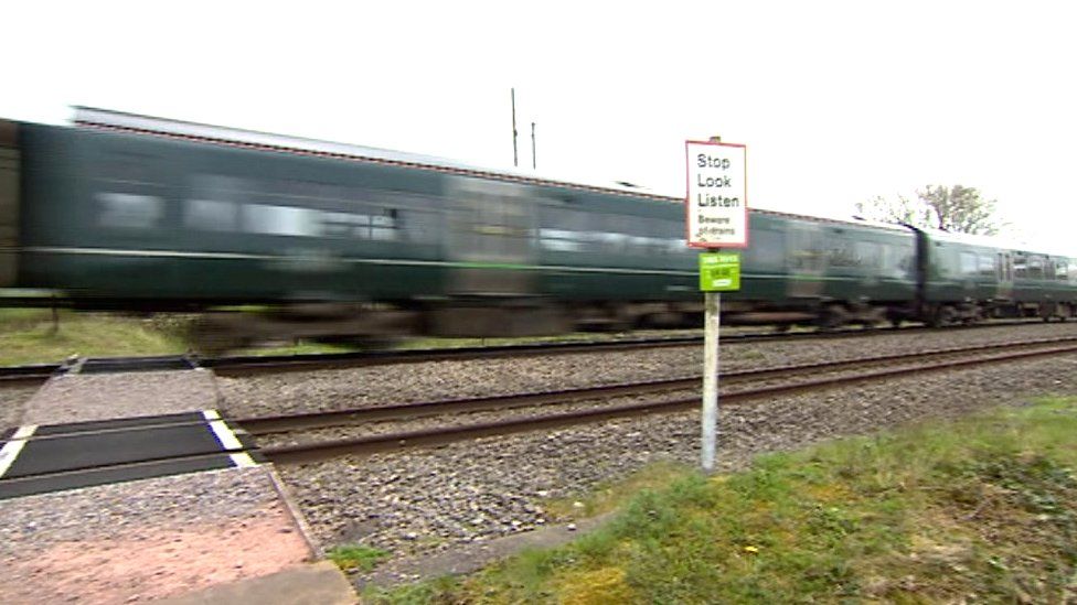 Pair taking picture on railway line 'risking their lives' - BBC News
