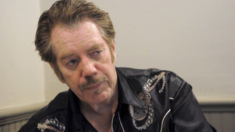 Hot Licks singer Dan Hicks dies at 74 - BBC News