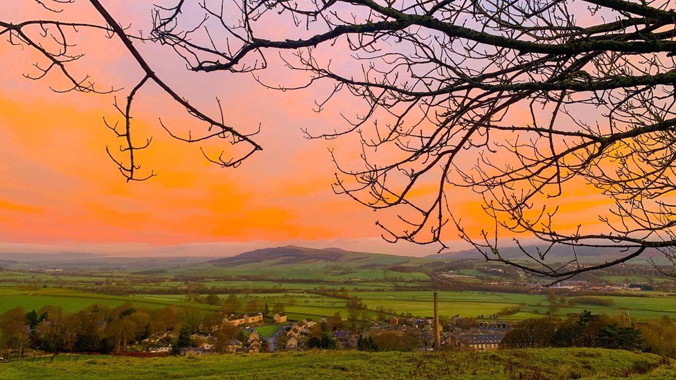 Mist and frost at dawn - BBC Weather