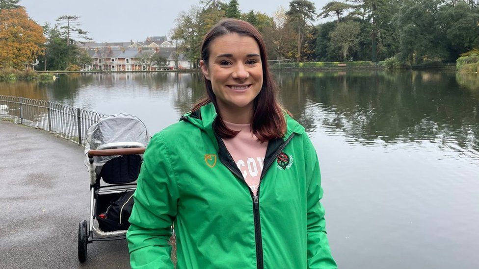 'Mae wir angen ysgolion Cymraeg newydd yn Abertawe' - BBC Cymru Fyw