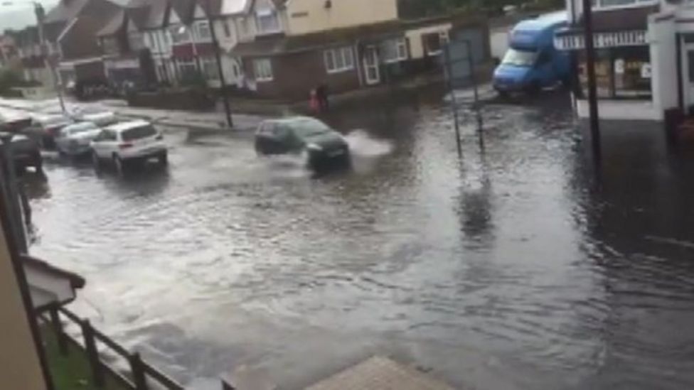 New South East weather warning as flood clear-up continues - BBC News