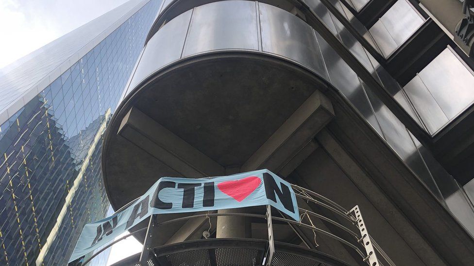 Extinction Rebellion: Lloyd's of London protest held by activists - BBC ...