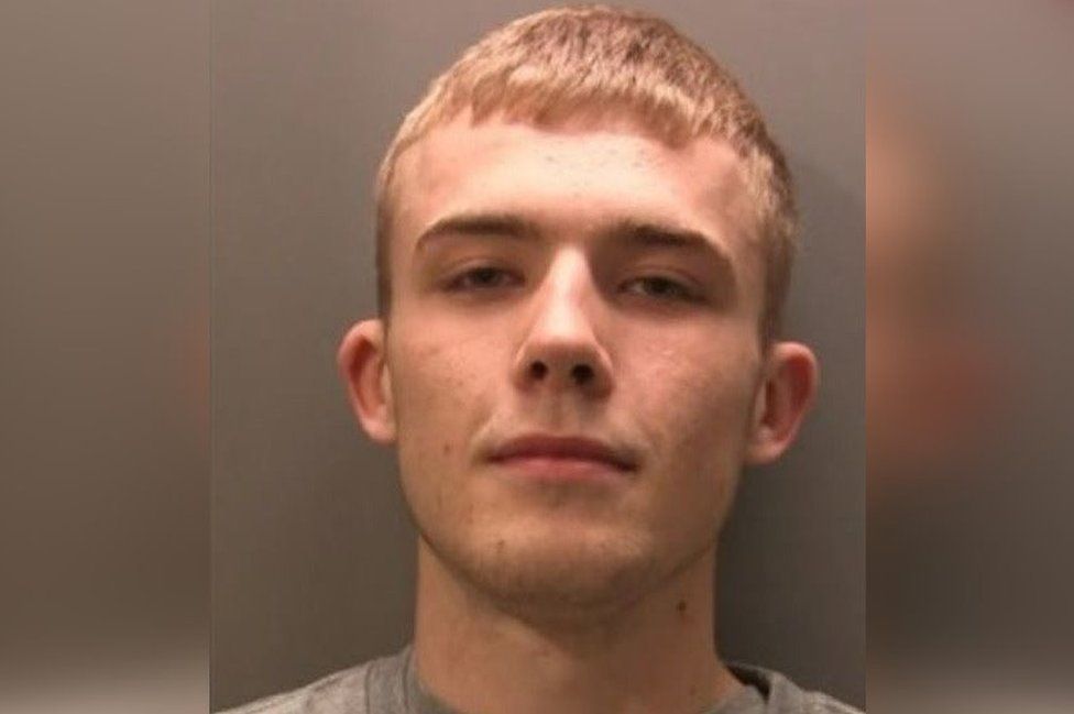 Lee McKnight murderer Jamie Roberts attacked staff over suit refusal ...