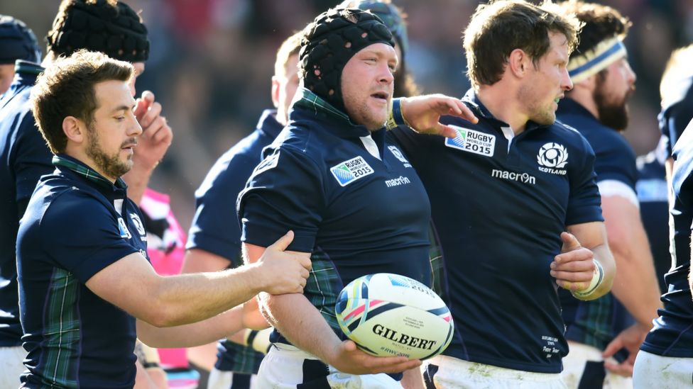 Hero doctor says Rugby World Cup fan 'lucky' to be alive - BBC News