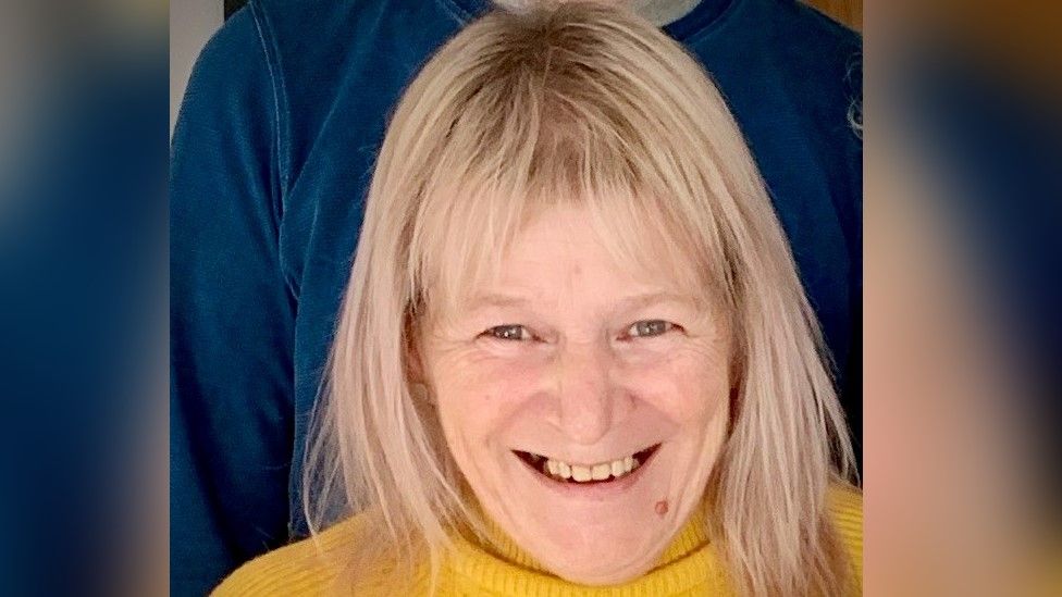 Oldham murder: Man jailed for killing ex-wife over house sale - BBC News