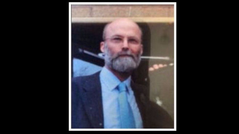 'Desperate' appeal to trace missing Perth pastor Peter Edwards - BBC News