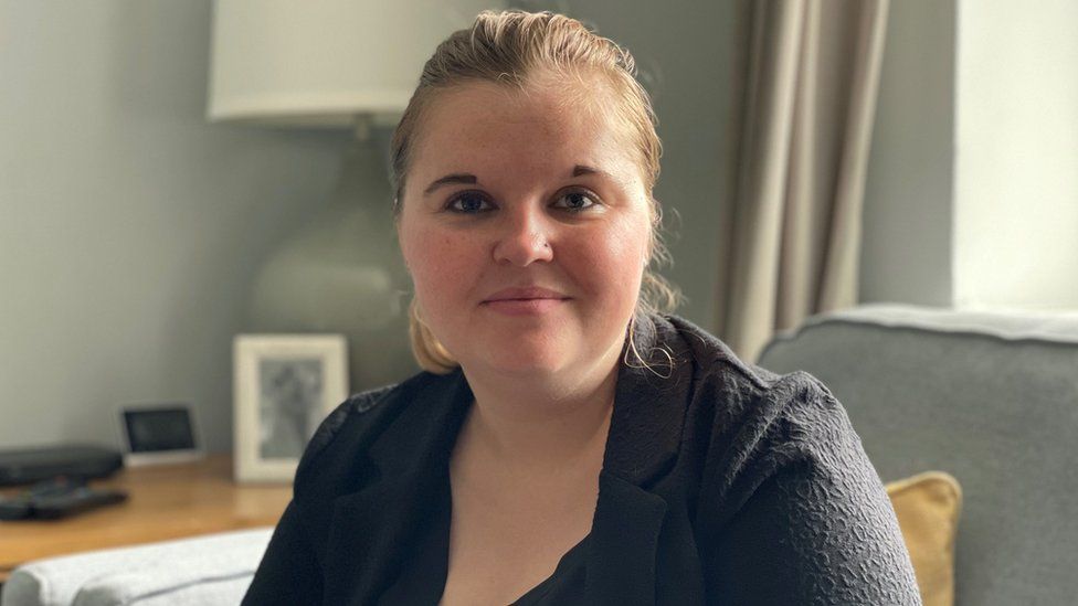 Pregnancy: IVF clinics 'can't just tell women to lose weight' - BBC News