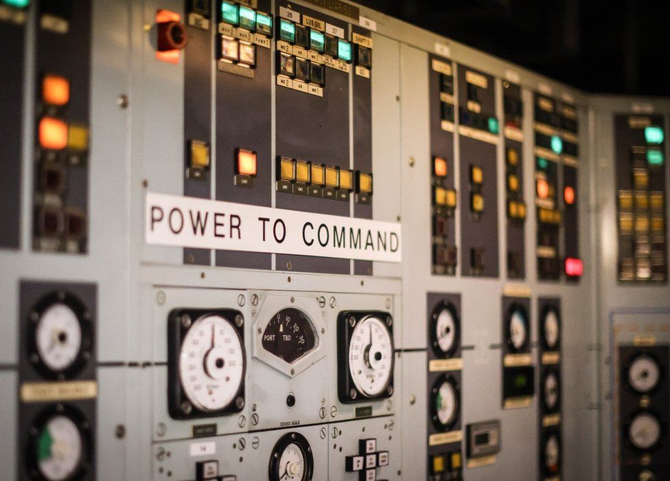 HMS Montrose visits affiliated hometown for final time - BBC News