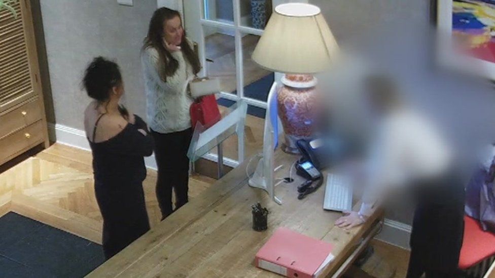 'Brazen' Manchester sisters jailed for stolen receipts fraud - BBC News