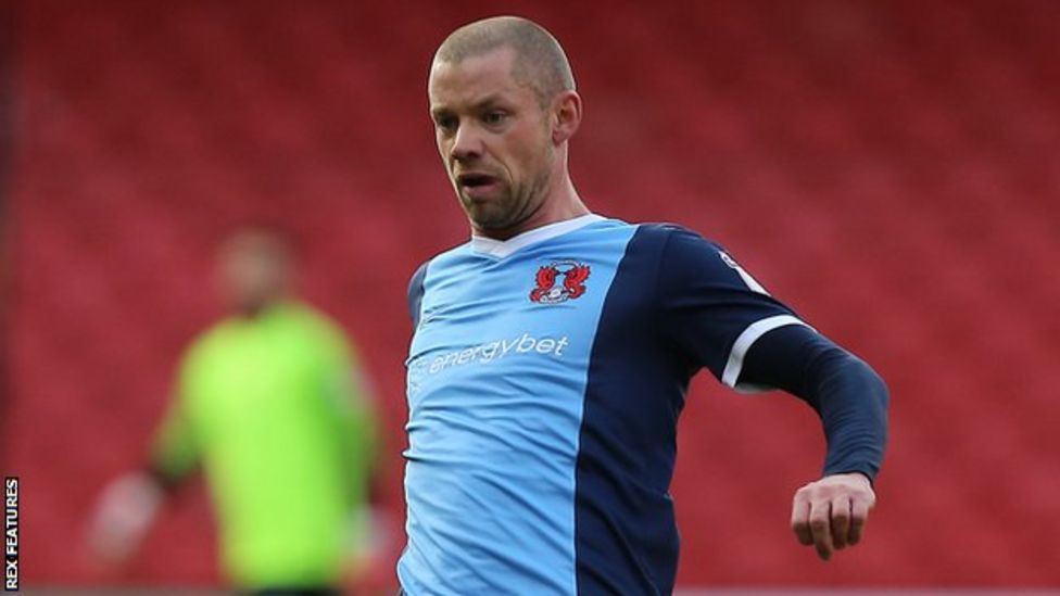 Alan Dunne: Defender leaves Leyton Orient by mutual consent - BBC Sport