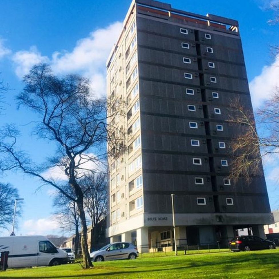 Fire tackled at Aberdeen tower block - BBC News