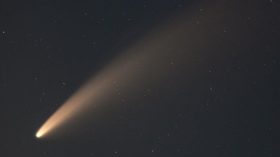 Comet Neowise streaks across UK skies - BBC Weather