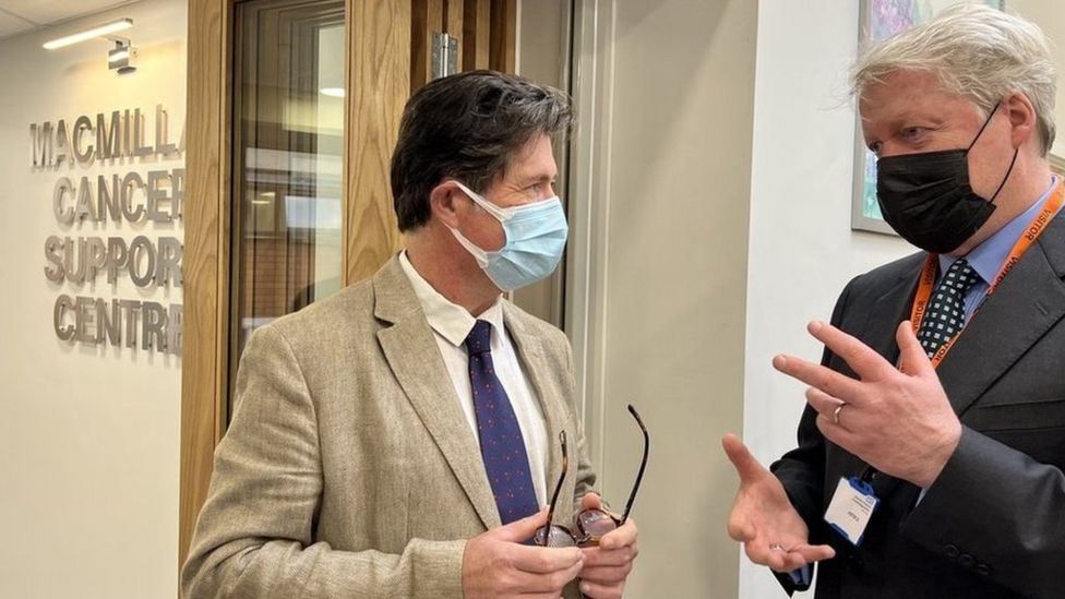 Earl Spencer opens new Kettering cancer support centre - BBC News