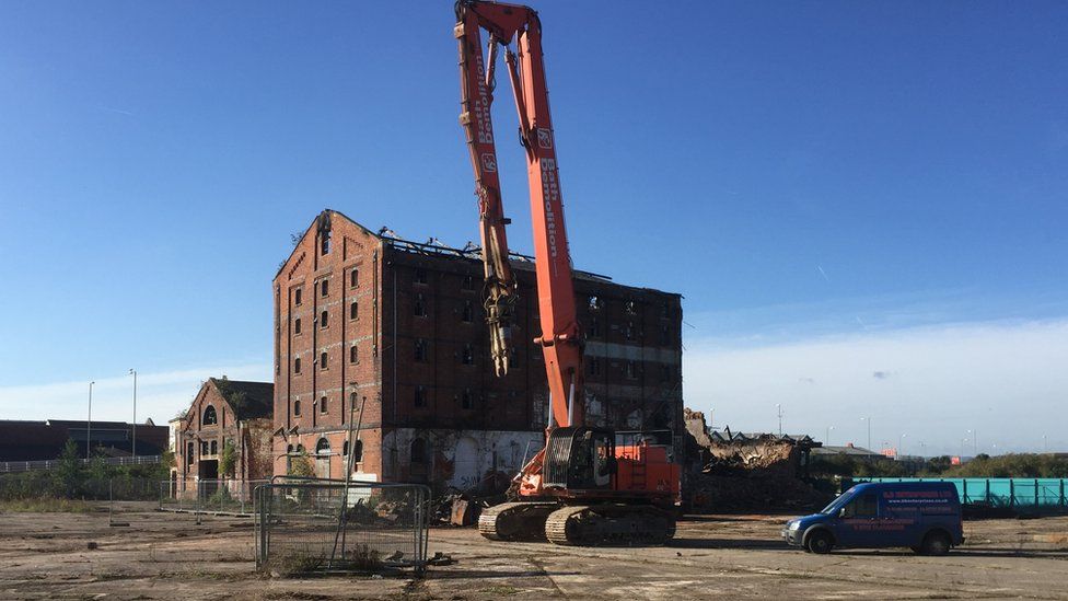 Contractor chosen for fire-damaged Baker's Quay revamp - BBC News