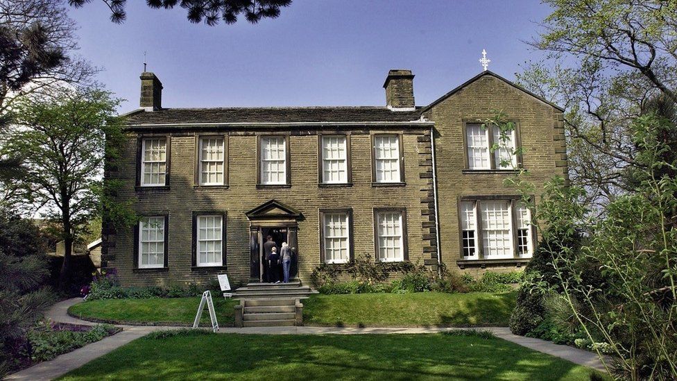 Bronte Parsonage Museum's toilet block plans approved - BBC News