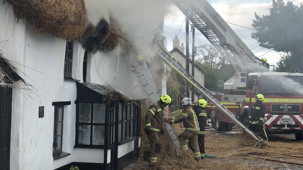 Sixty firefighters sent to Devon thatch cottage fire - BBC News