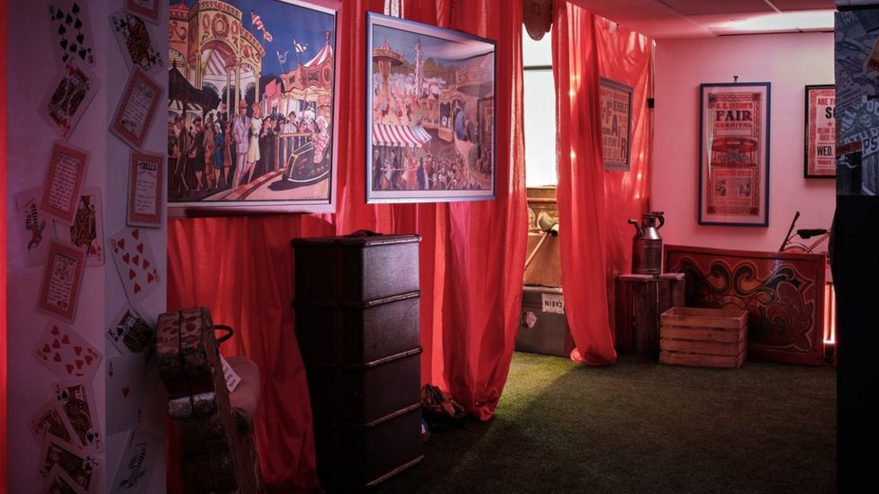 Fairground Reminiscence brings history of the fair to life - BBC News