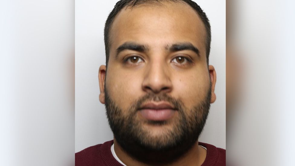 Cleckheaton home improvements fraudster jailed - BBC News