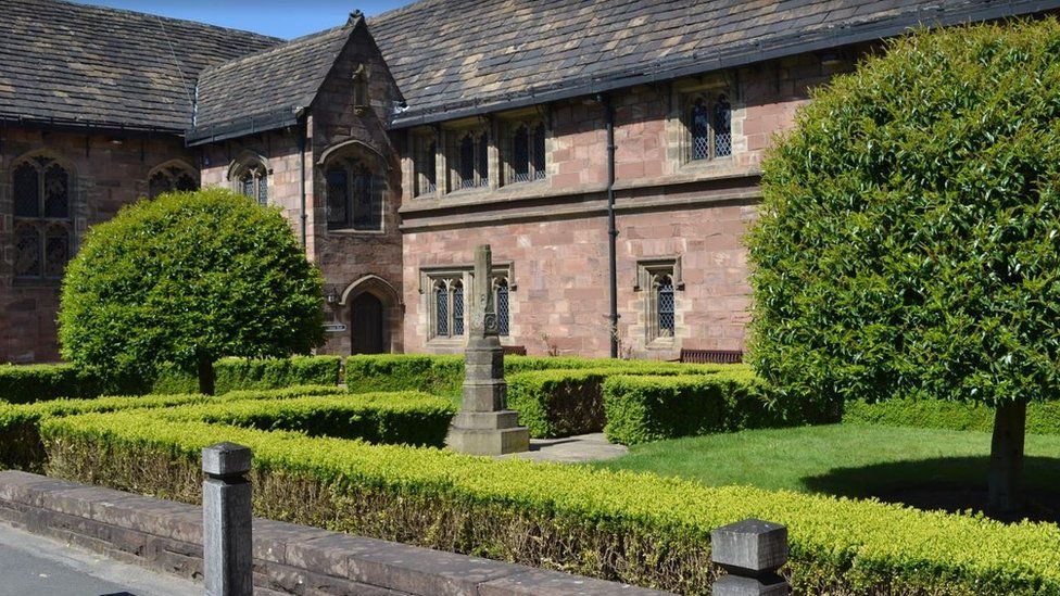 Covid: Chetham's Library reopens after longest closure - BBC News