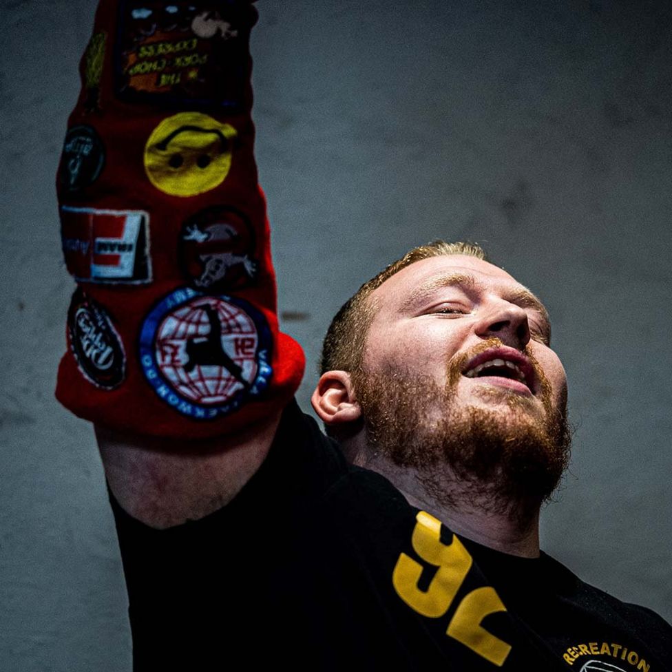 Arm-wrestling: The woman at the centre of sport's UK rise - BBC News