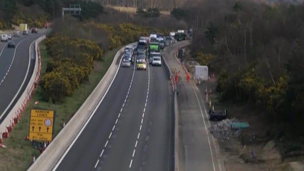 M3 closure: Water and sand poured onto motorway - BBC News